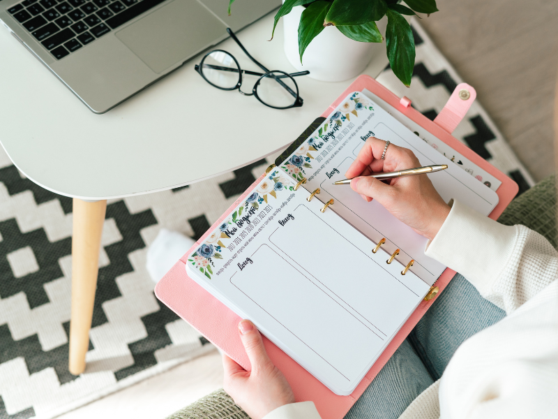How To Use A Daily Planner Effectively: 10 Tips And Tricks – Paperlla